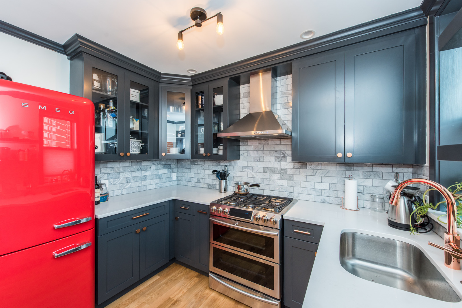 17 Striking Red and Black Kitchen Ideas to Style Up Your Interior ...